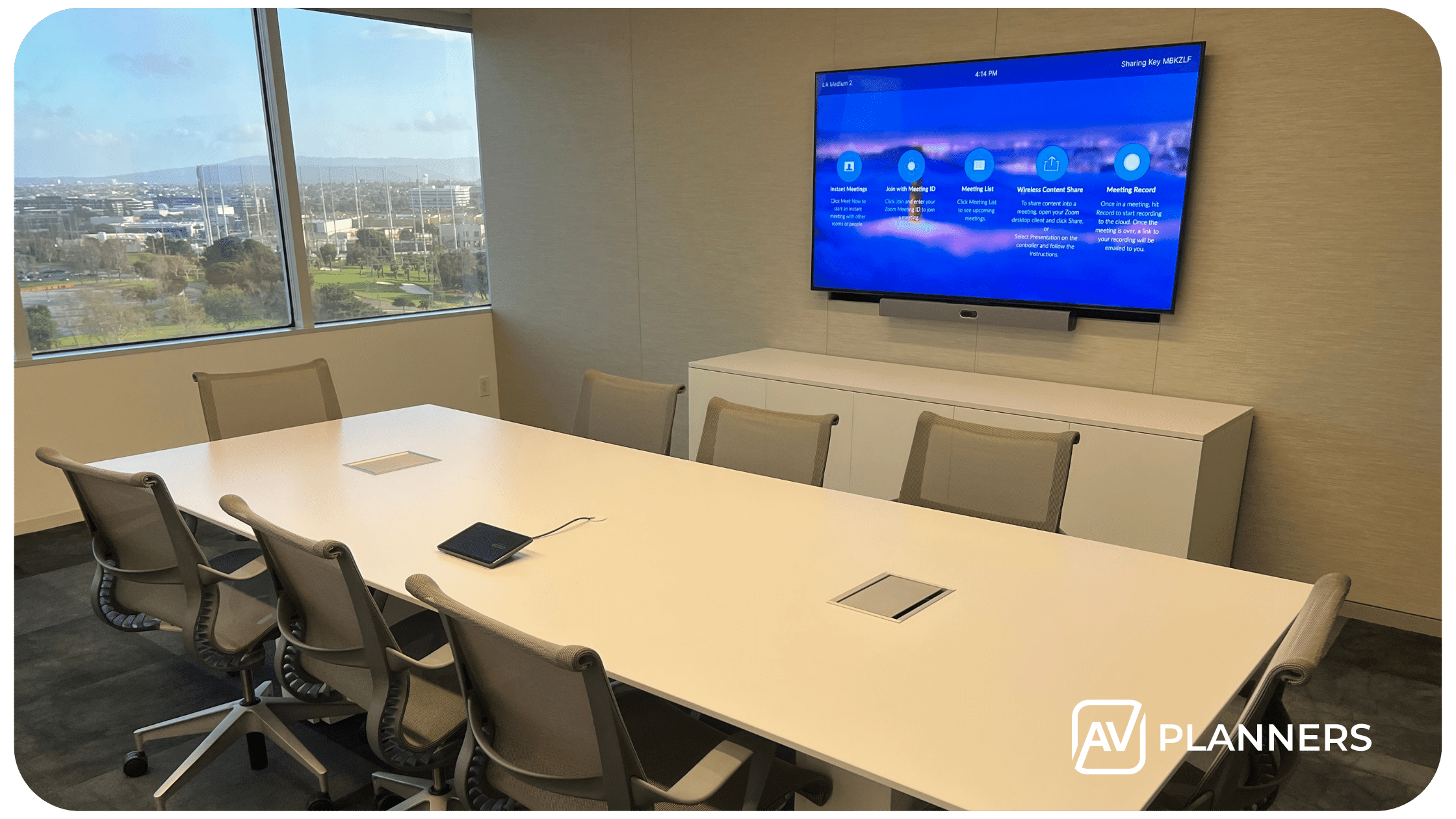Three Ways AI Cameras are Reshaping Hybrid Meetings